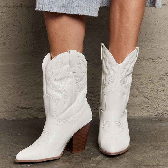 Shoes | White Southern Cowgirl Style Boots | Poshmark